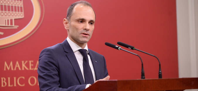 Филипче: Автобус со туристи доаѓа од Романија, ќе се проверуваат на ...