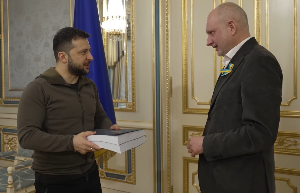 (ВИДЕО) Украина го направи првиот чекор кон ЕУ: Зеленски ги предаде ...