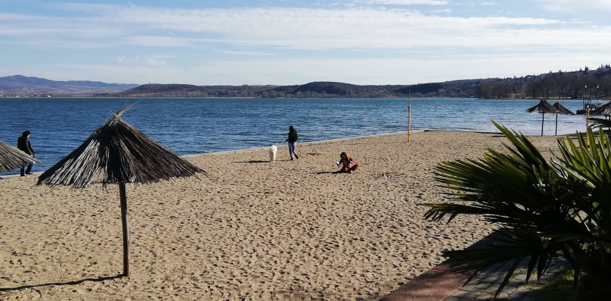 Се трага по давеник во Дојранското Езеро: Се превртел од педалинка, а ...