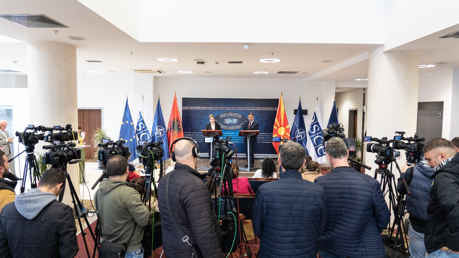 Османи верува дека странците ќе ја убедат ВМРО-ДПМНЕ за уставните ...