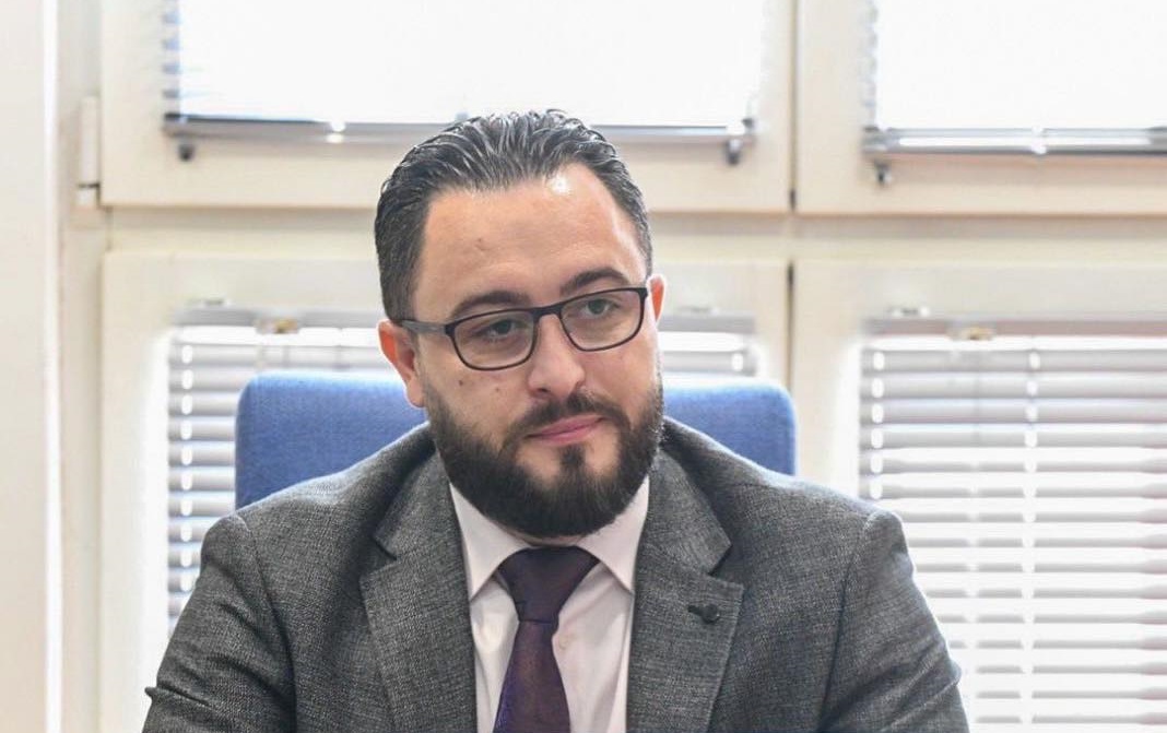 Небиу тврди дека го нападнал близок роднина на Таравари со закани дека ...