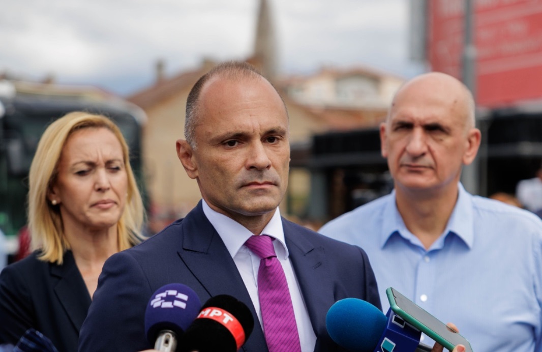 Филипче очекува Мицкоски да му се извини јавно за лагите за имотниот ...